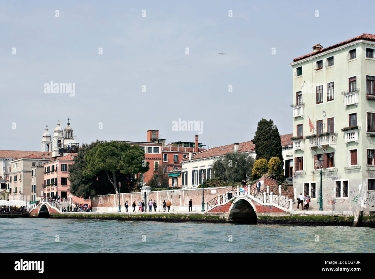 Arch waterfront hi-res stock photography and images - Alamy