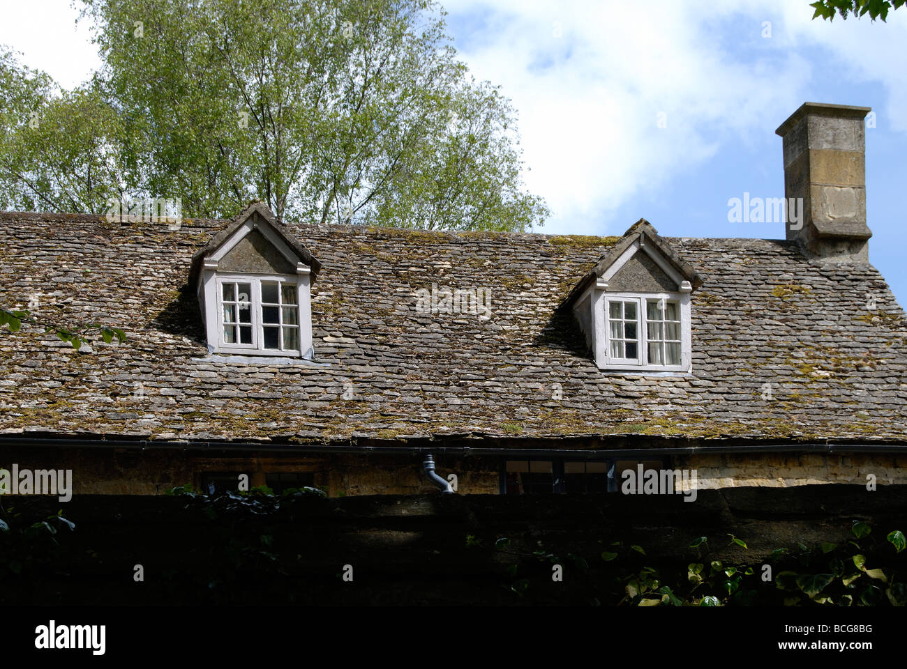Cottage with slate roof hi-res stock photography and images - Alamy