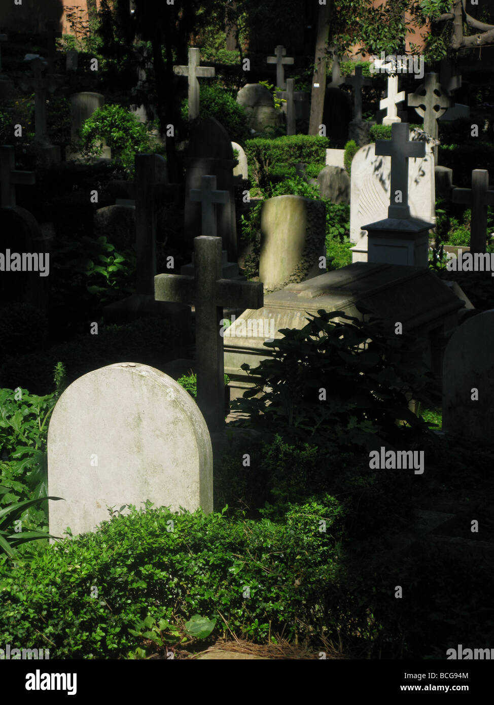 The protestant cemetery near piramide hi-res stock photography and ...