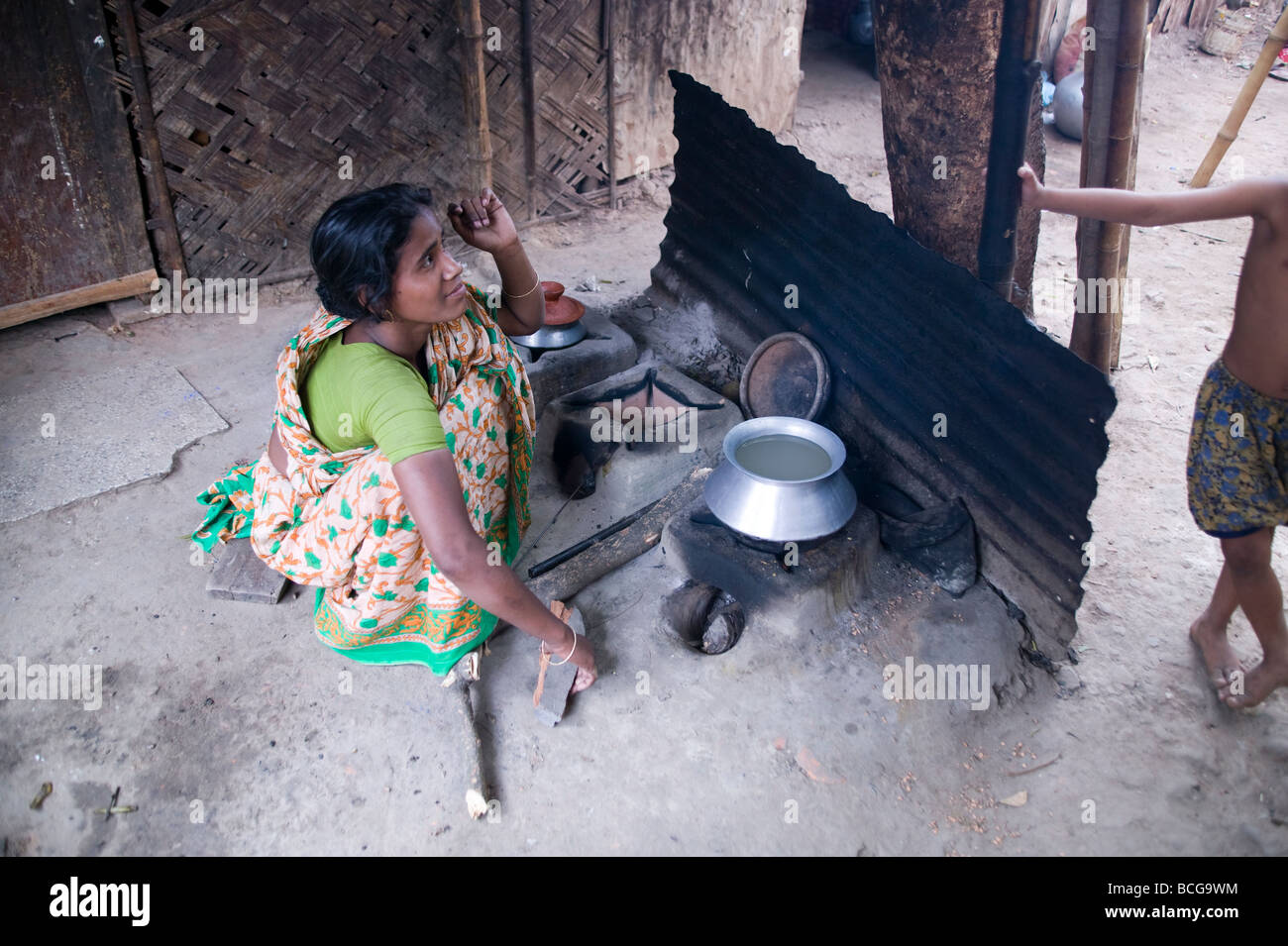 Woman cooking bangladesh food hi-res stock photography and images - Alamy