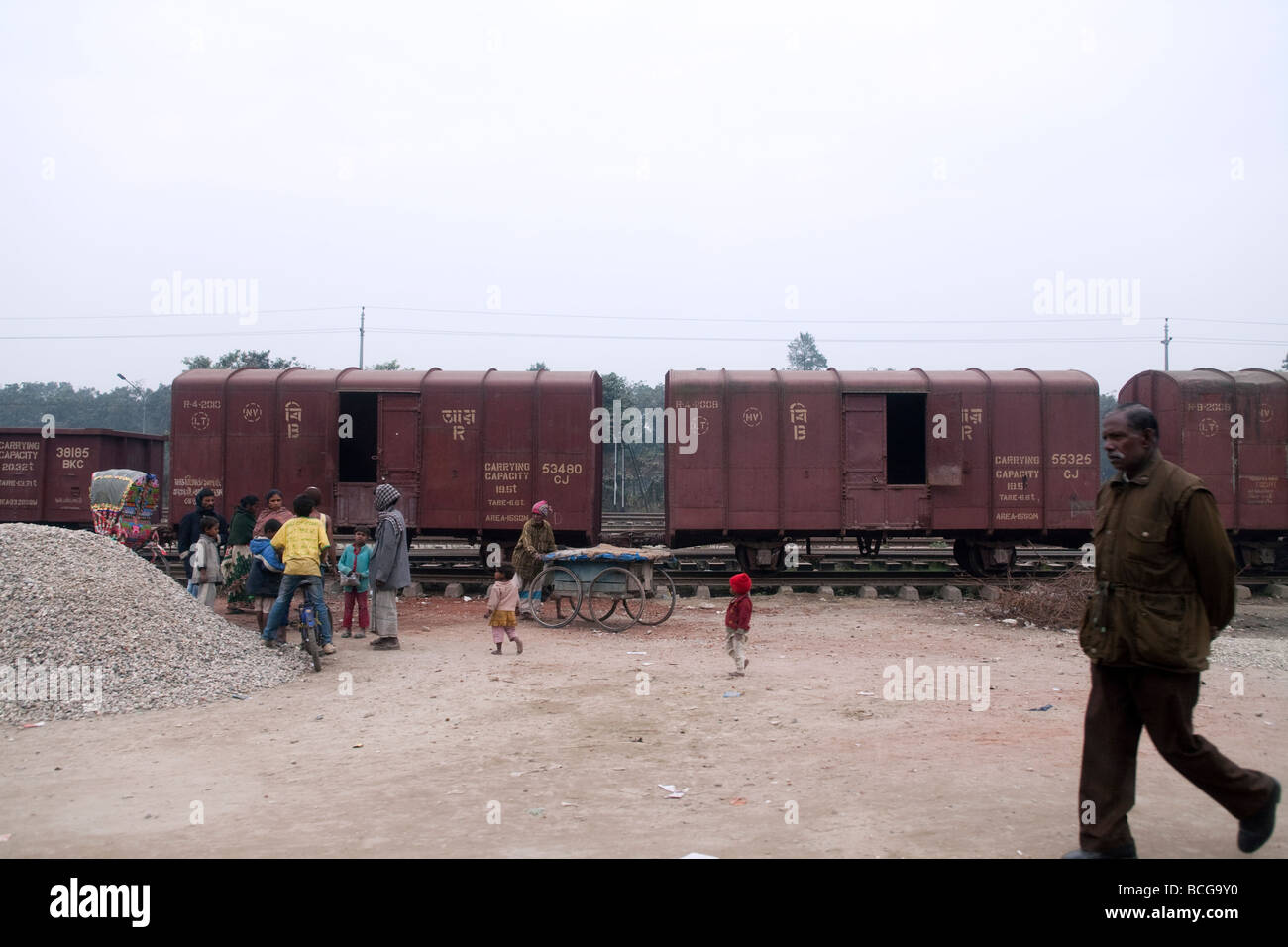 Bangladeshi train hi-res stock photography and images - Alamy