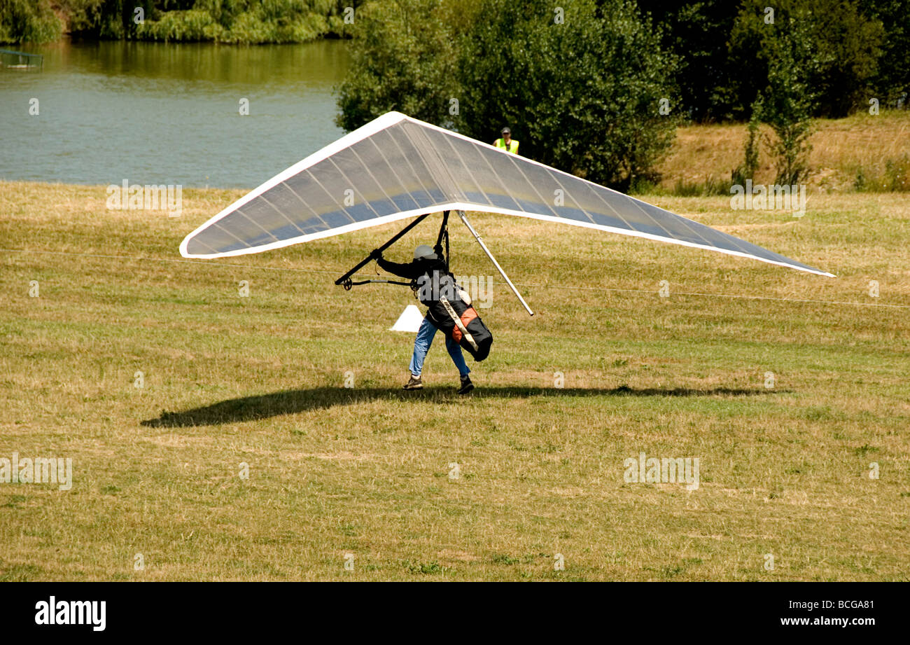 Glider landing hi-res stock photography and images - Alamy