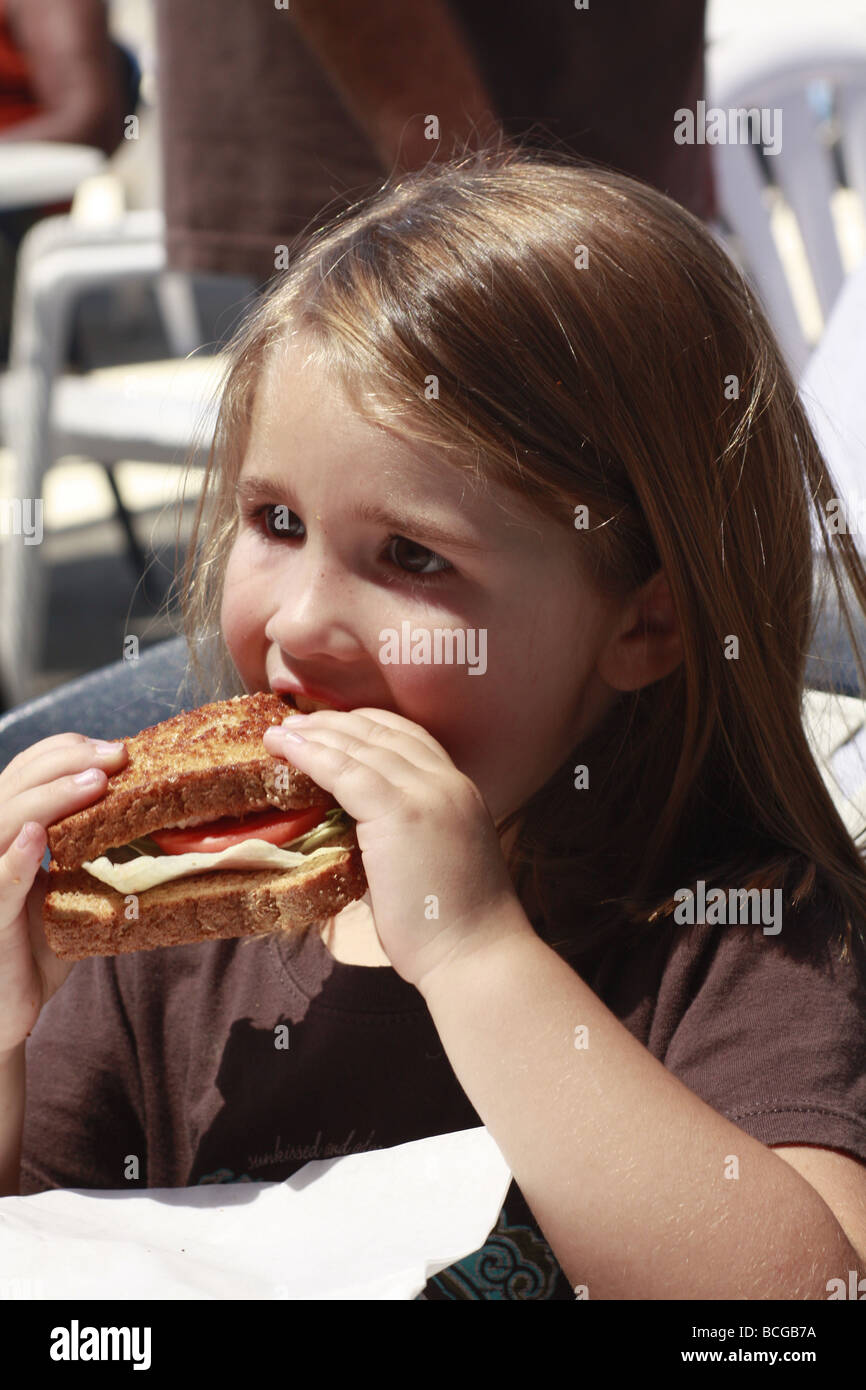 pretty girl eating sandwich Stock Photo - Alamy