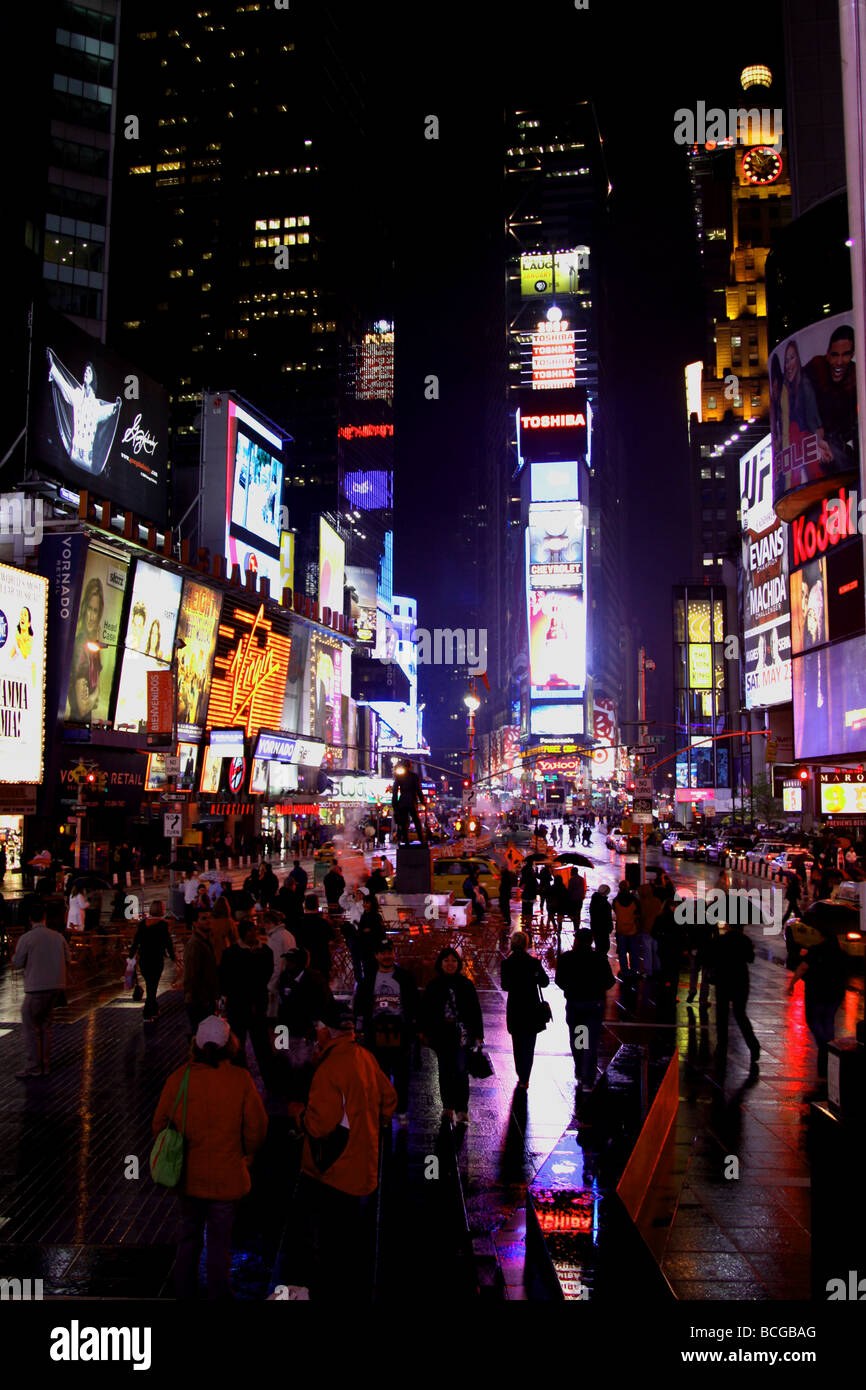 Times square rain night hi-res stock photography and images - Alamy