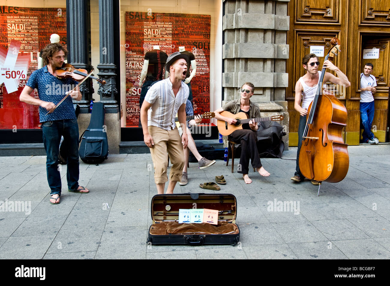 milan street artists Stock Photo - Alamy
