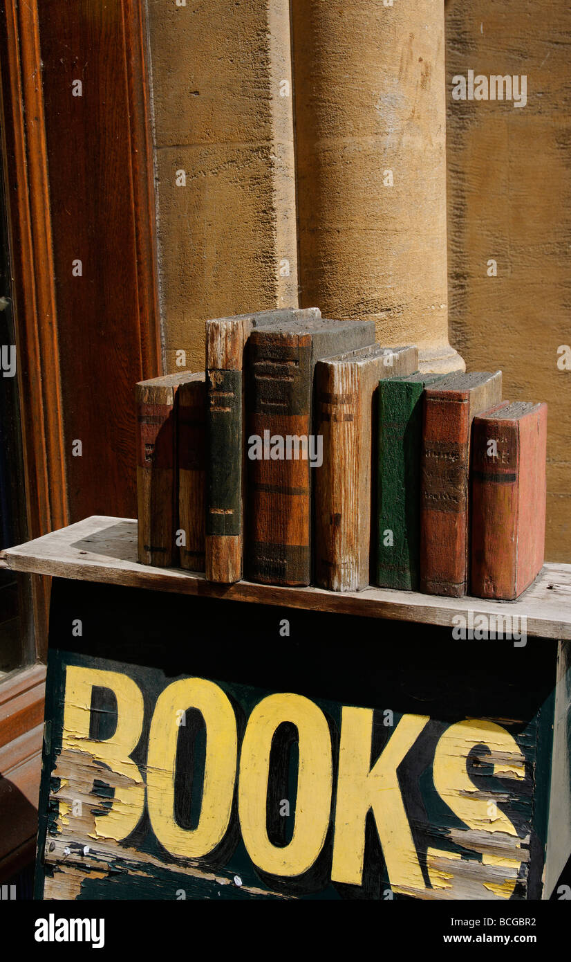 Antique bookstore hi-res stock photography and images - Alamy
