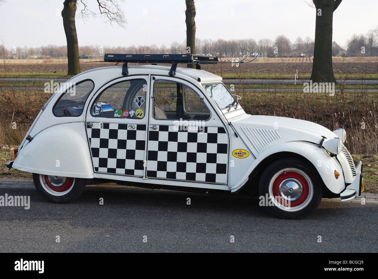 White citroen 2cv side view hi-res stock photography and images - Alamy