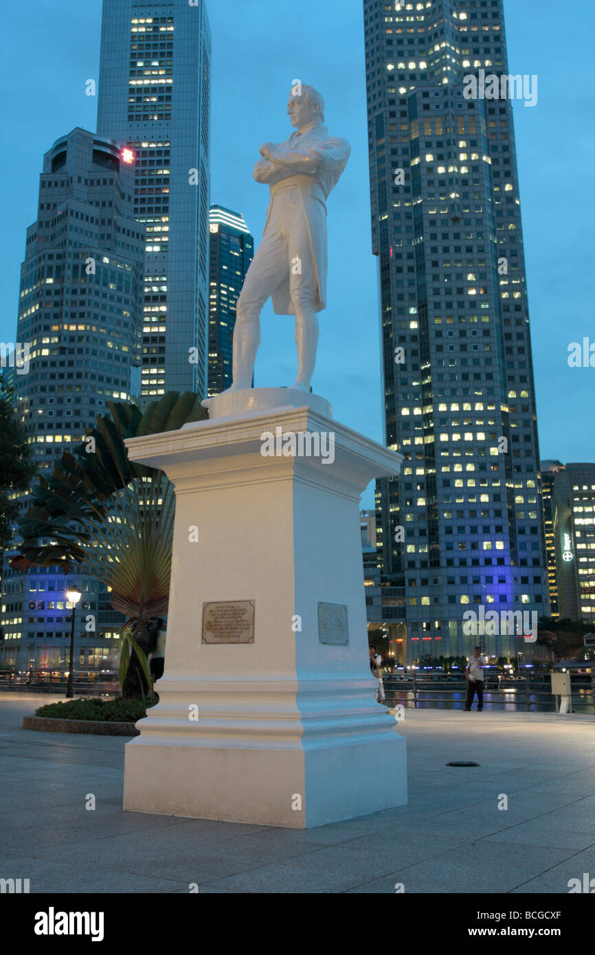 Raffles statue sir stamford raffles hi-res stock photography and images - Alamy