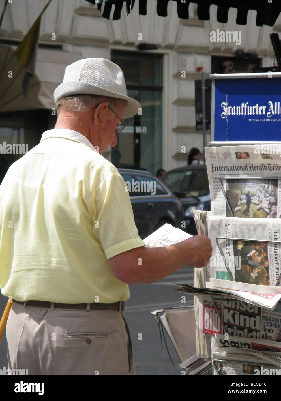 Old newspaper rack hi-res stock photography and images - Alamy