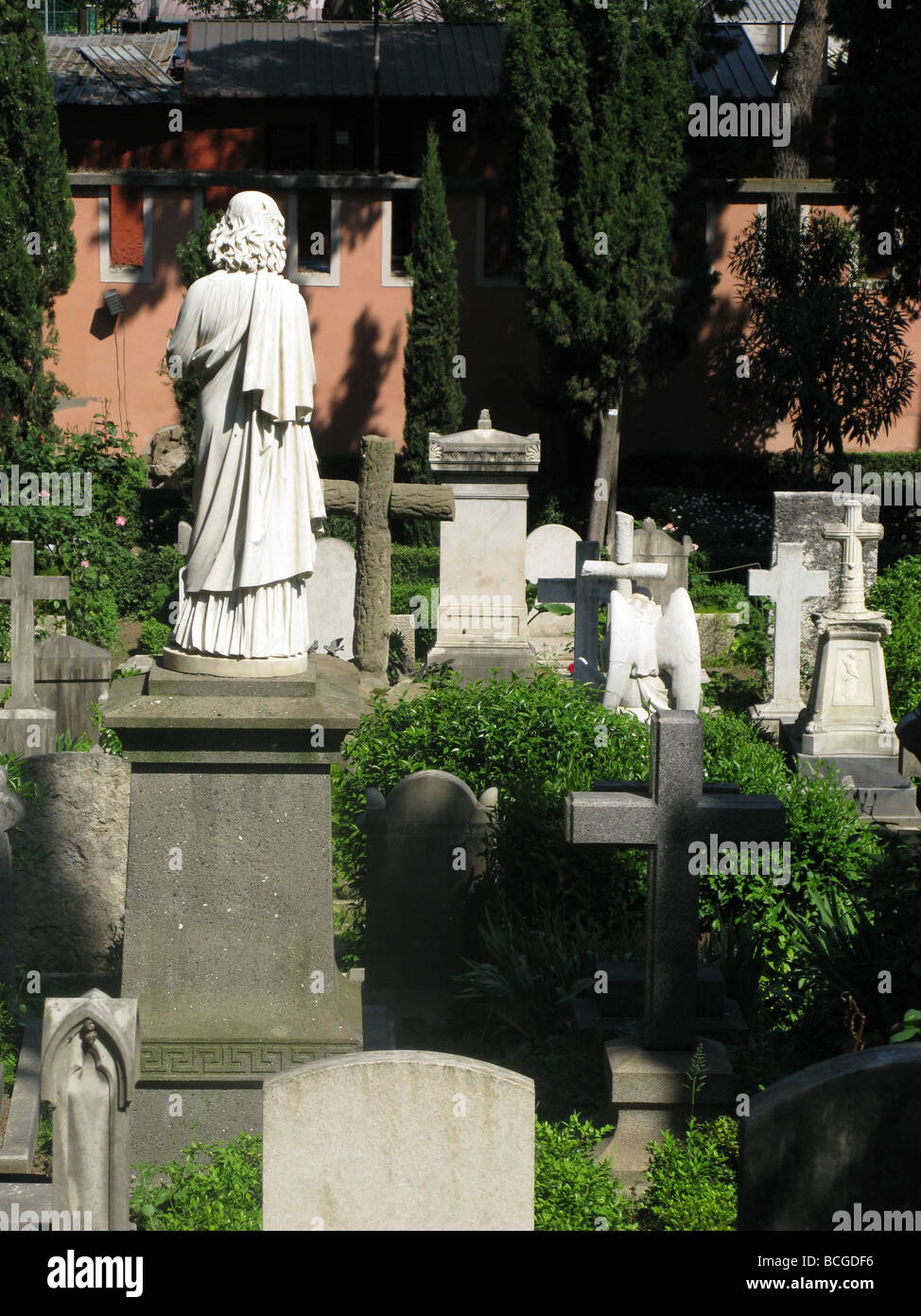 The protestant cemetery near piramide hi-res stock photography and ...