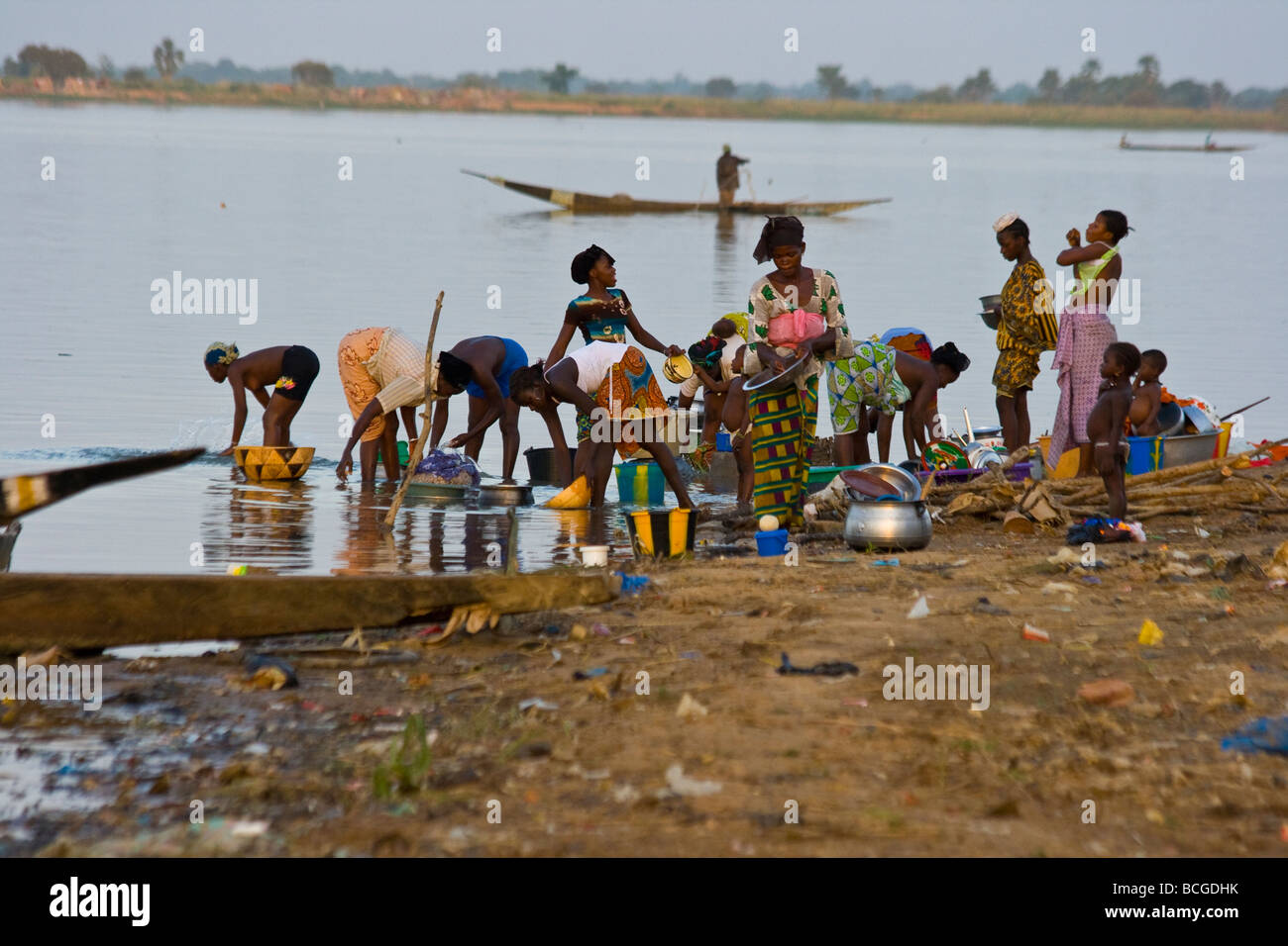 African women wash in river hi-res stock photography and images - Alamy