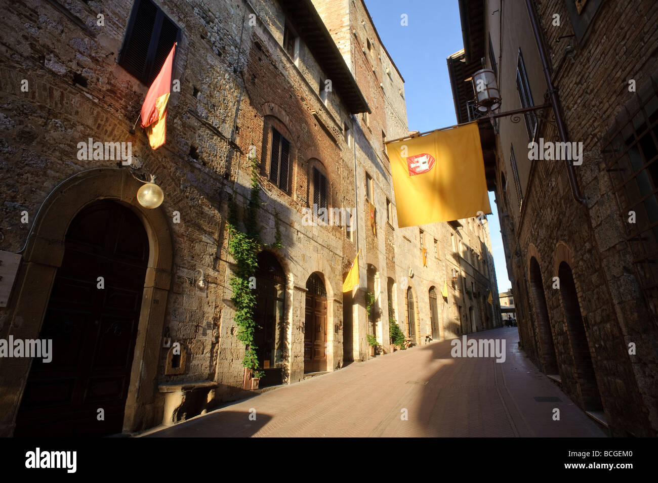 Via del Castello in morning light, San Gimignano Tuscany Italy Stock ...