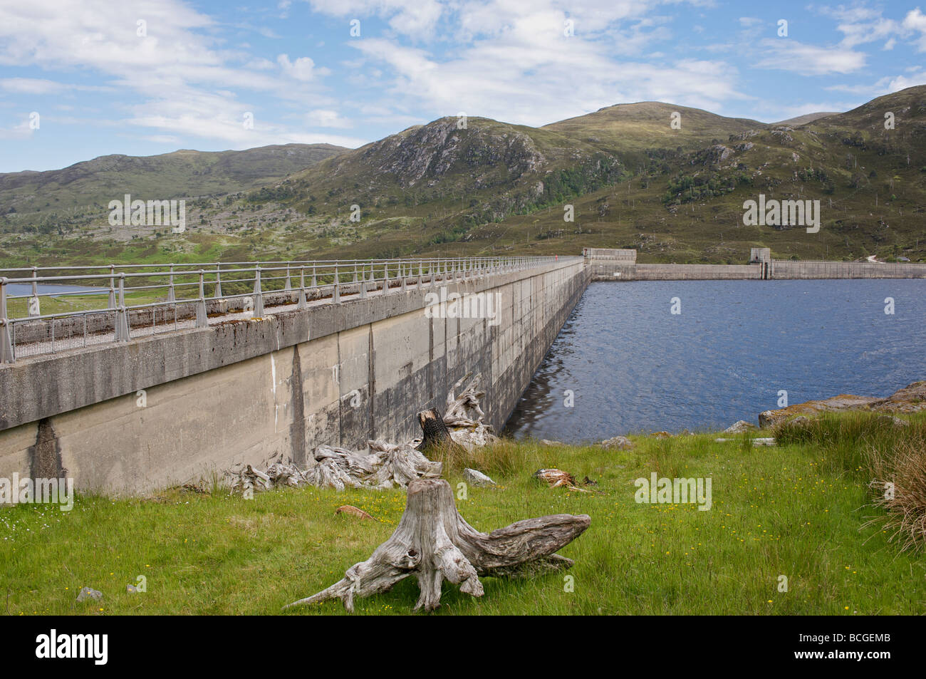 Mullardoch dam, part of the Affric-Beauly hydro-electric power scheme ...