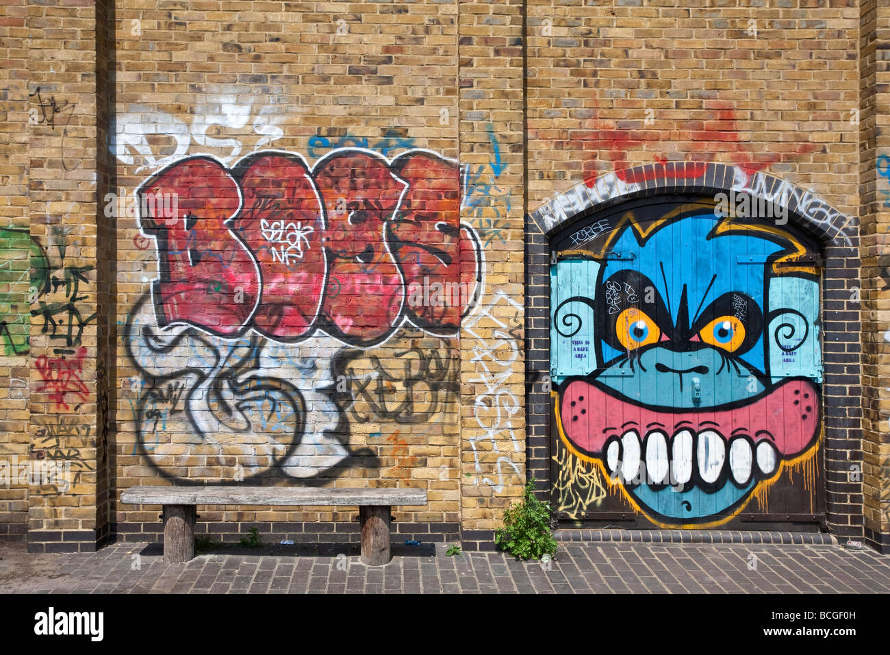 Monkey graffiti hi-res stock photography and images - Alamy