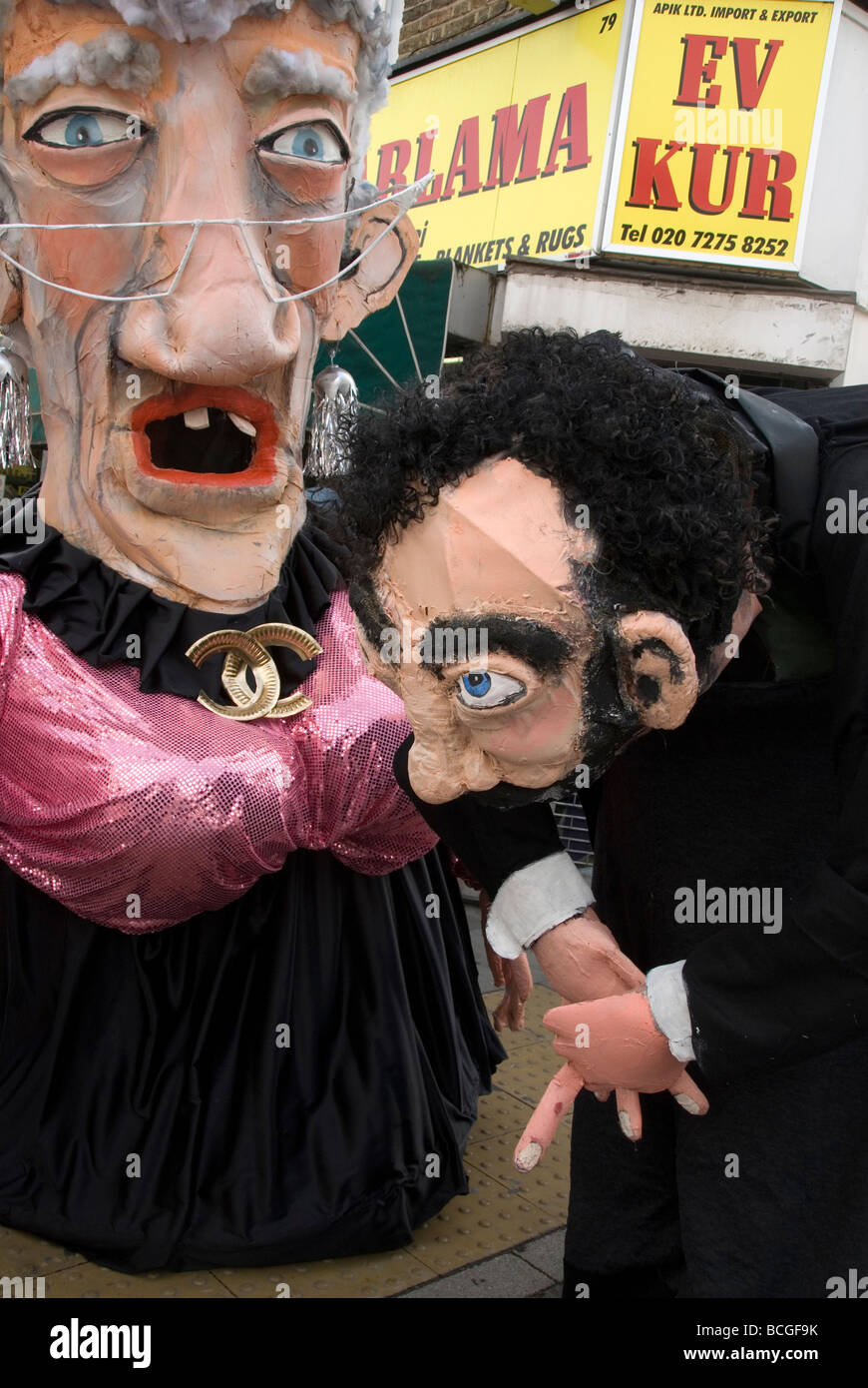The giant puppets hi-res stock photography and images - Alamy