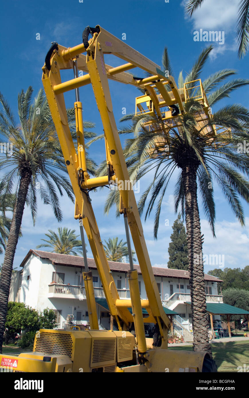 Israel Jordan Valley Kibbutz Ashdot Yaacov Hydraulic platform for ...