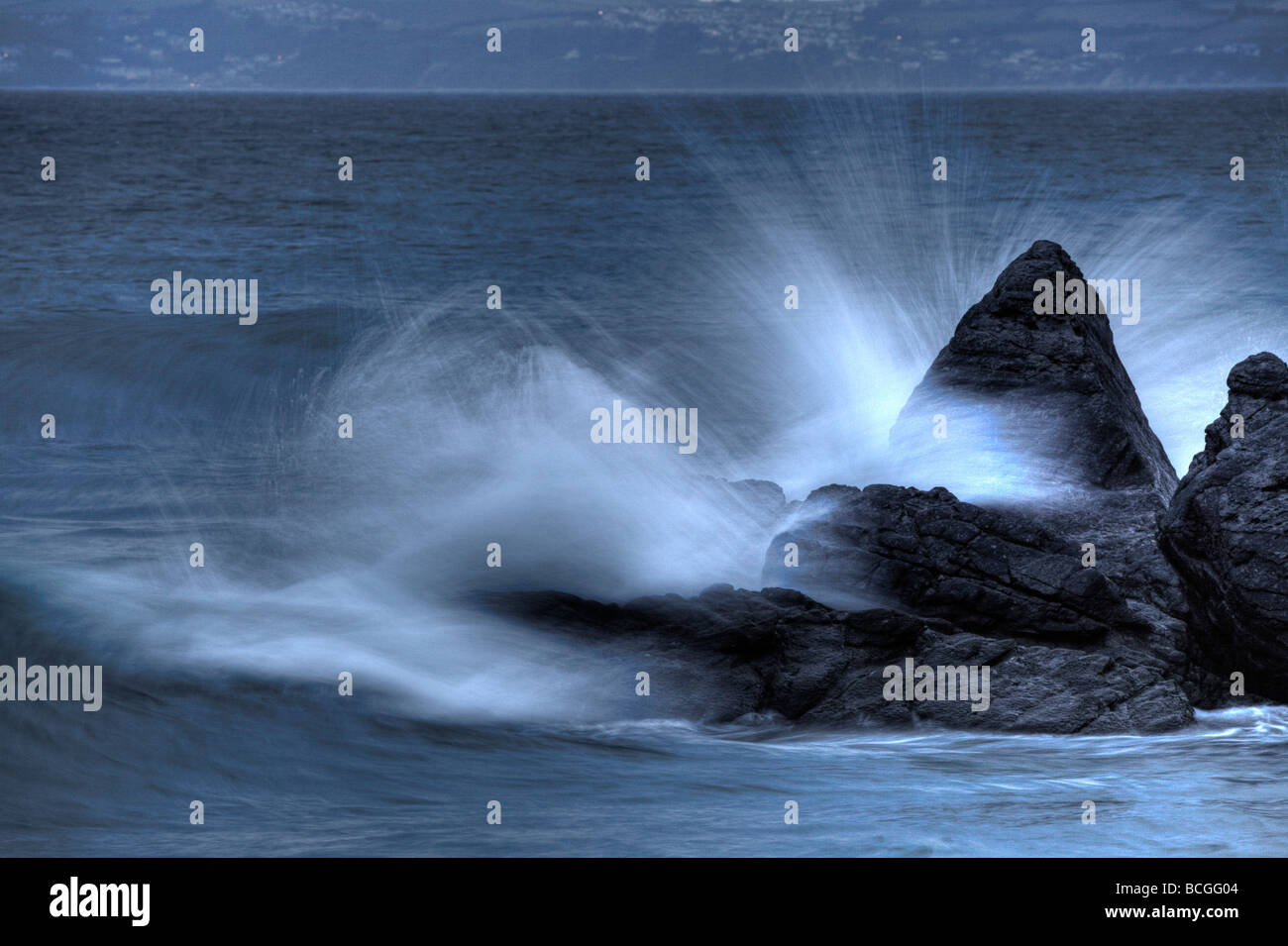 Crashing tide hi-res stock photography and images - Alamy