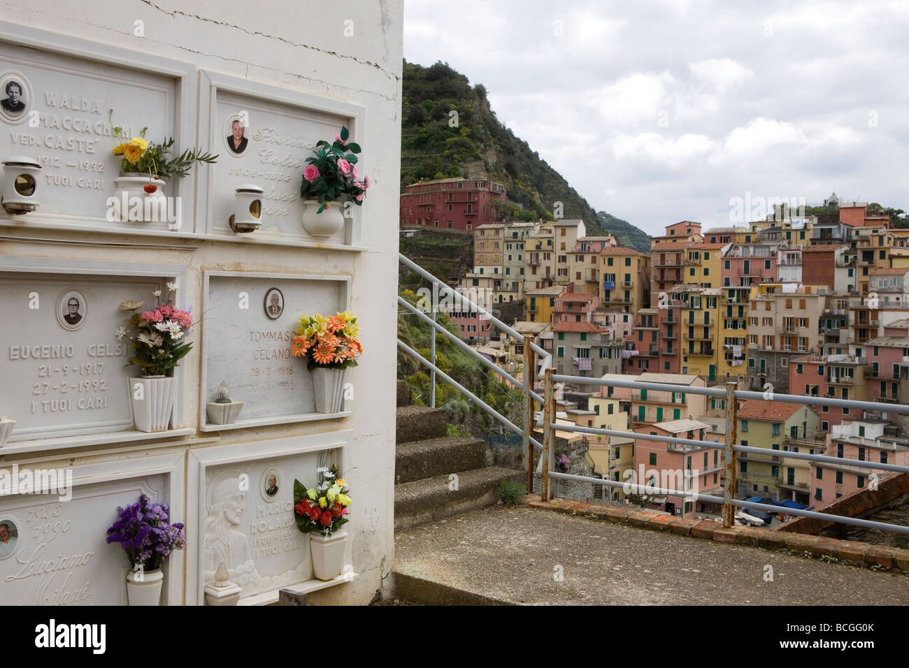 Manarola italy scenic cemetery hi-res stock photography and images - Alamy