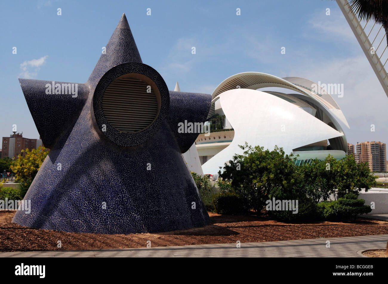 The Valencia Opera house and performing arts center in the City of Arts ...