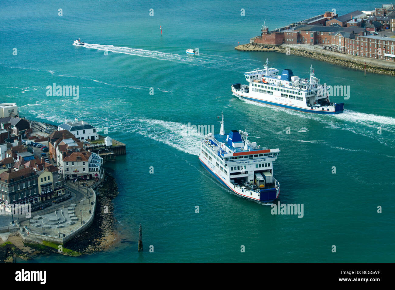 Ferry between isle wight mainland hi-res stock photography and images ...