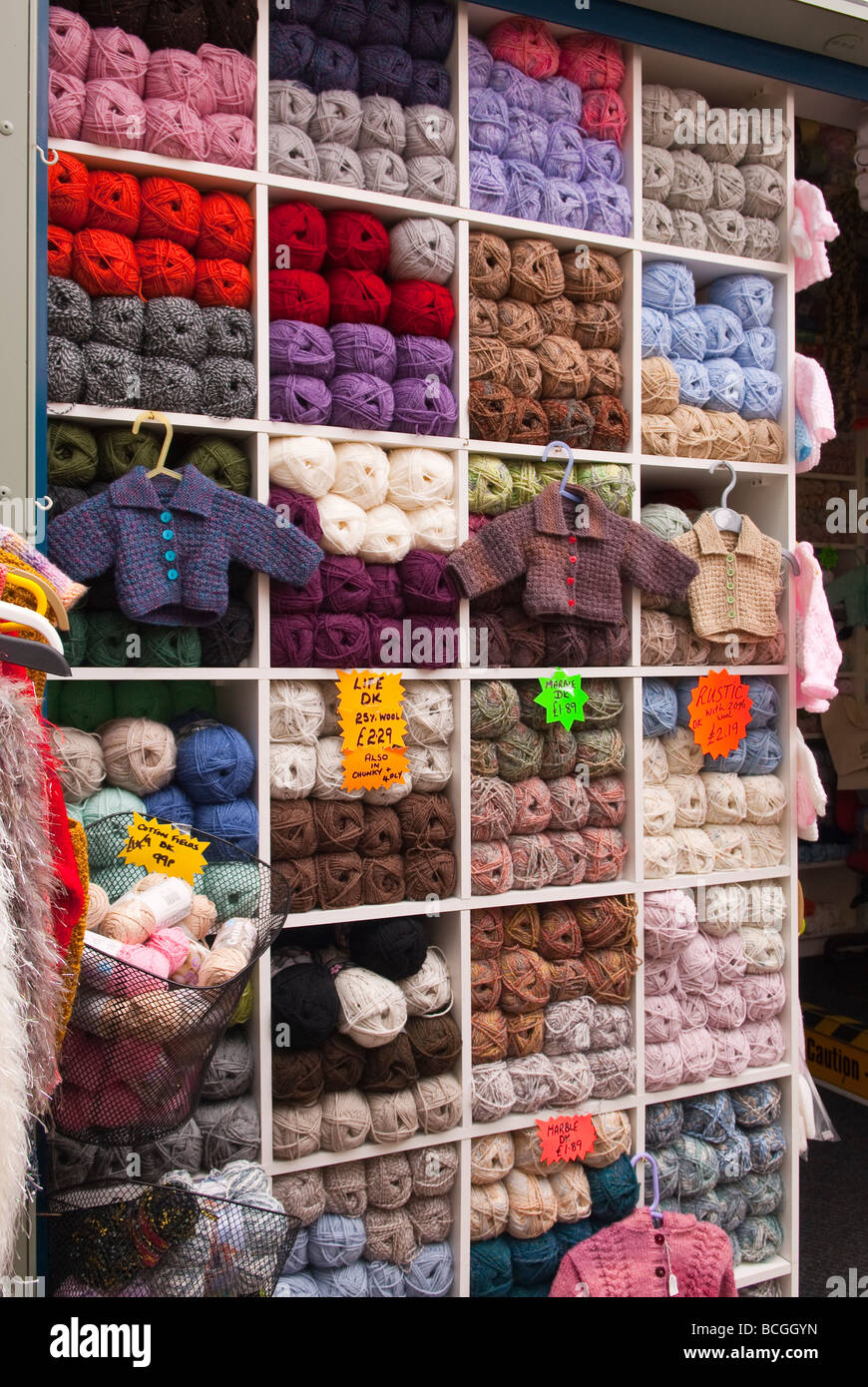 Knitting wool in market stall hi-res stock photography and images - Alamy