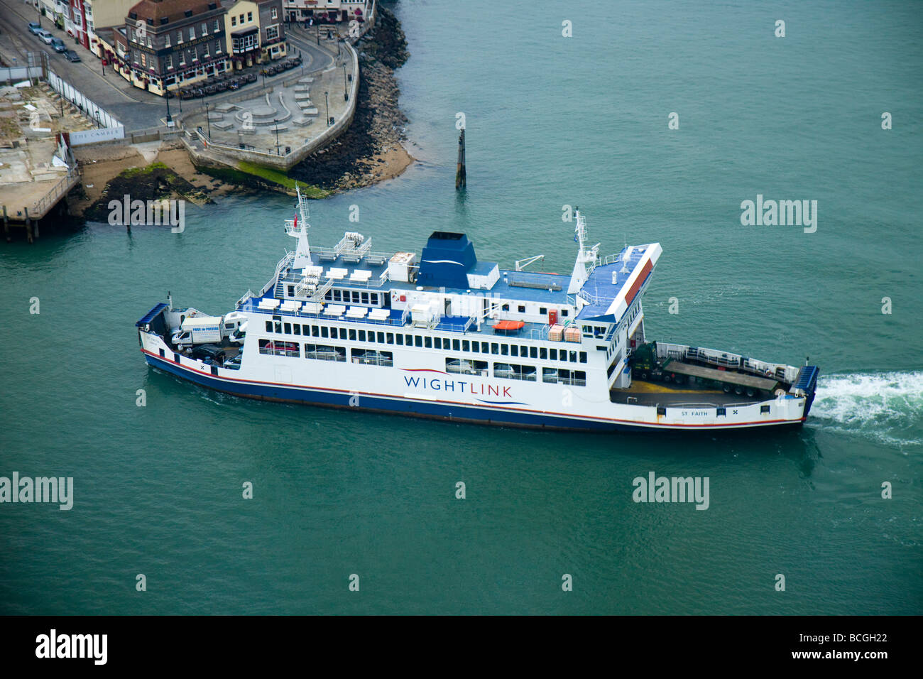 Ferry between isle wight mainland hi-res stock photography and images ...