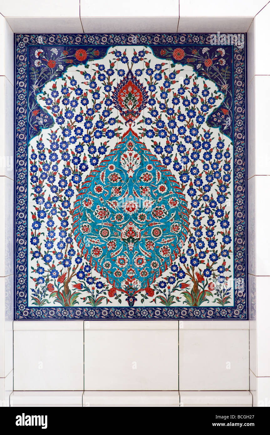 Sheikh Zayed mosque tiled wall, Abu Dhabi Stock Photo - Alamy