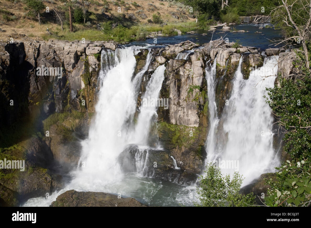 The White River and White River Falls State Park in central Oregon ...