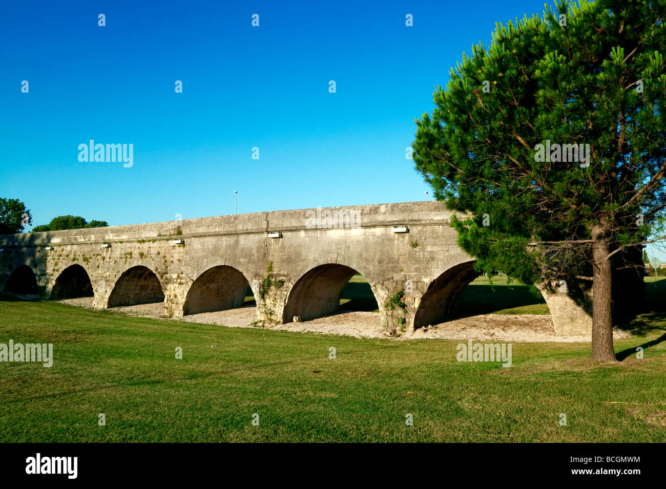Crau at arles hi-res stock photography and images - Alamy