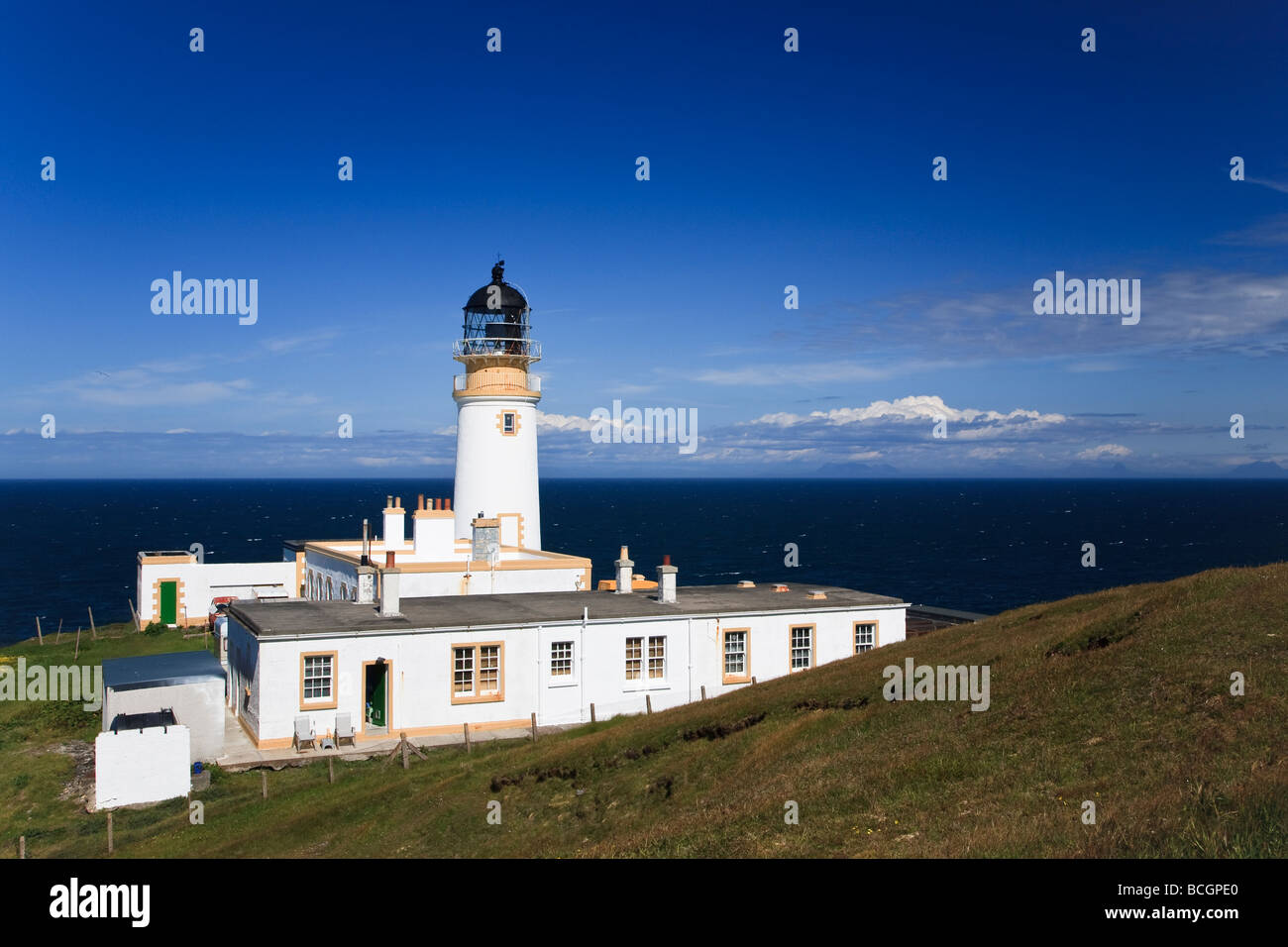 Station tiumpan head lighthouse lewis hebrides coast High Resolution ...