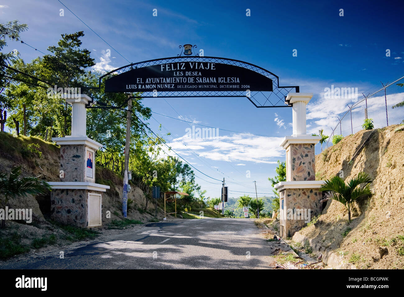 A welcome sign on the road through the city of Savanna Dominican ...