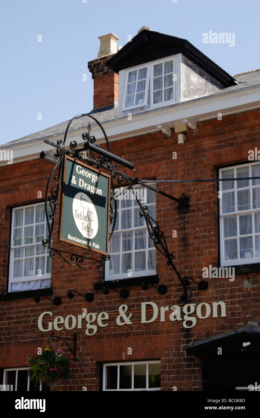 George dragon pub sign hi-res stock photography and images - Alamy