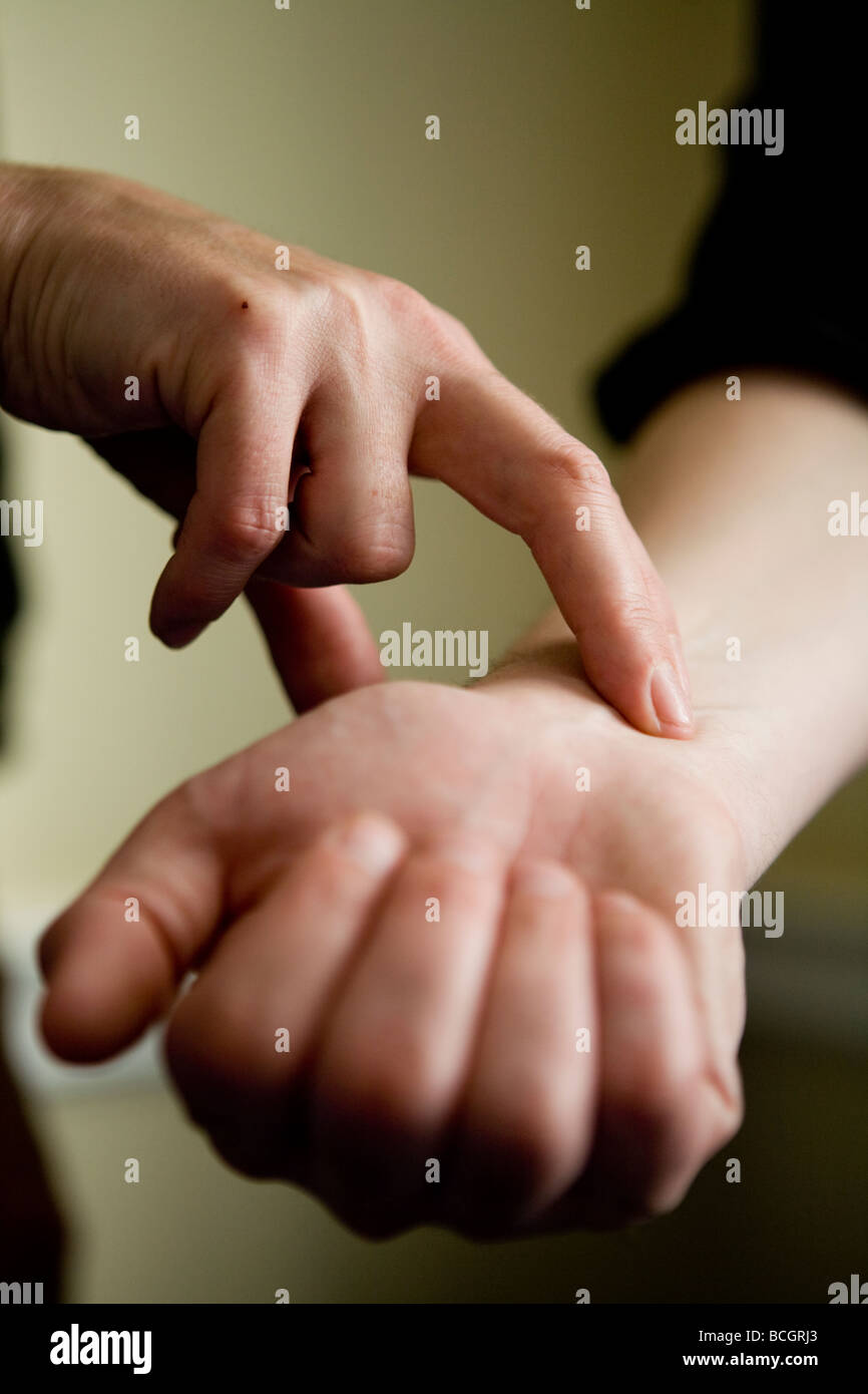 Taking a pulse reading Stock Photo - Alamy