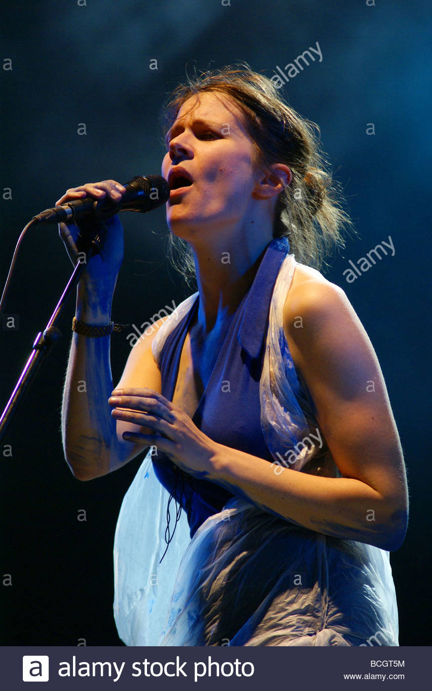 Singer High Resolution Stock Photography and Images - Alamy