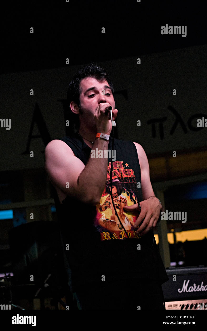 Voodoojohnson guitarist singer playing in birmingham Stock Photo - Alamy