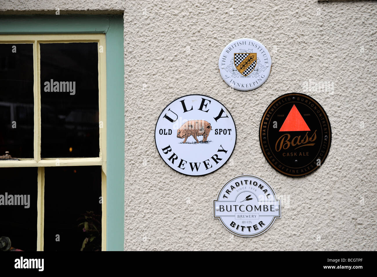BREWERY SIGNS ON THE OLD SPOT INN A TRADITIONAL PUB IN DURSLEY ...