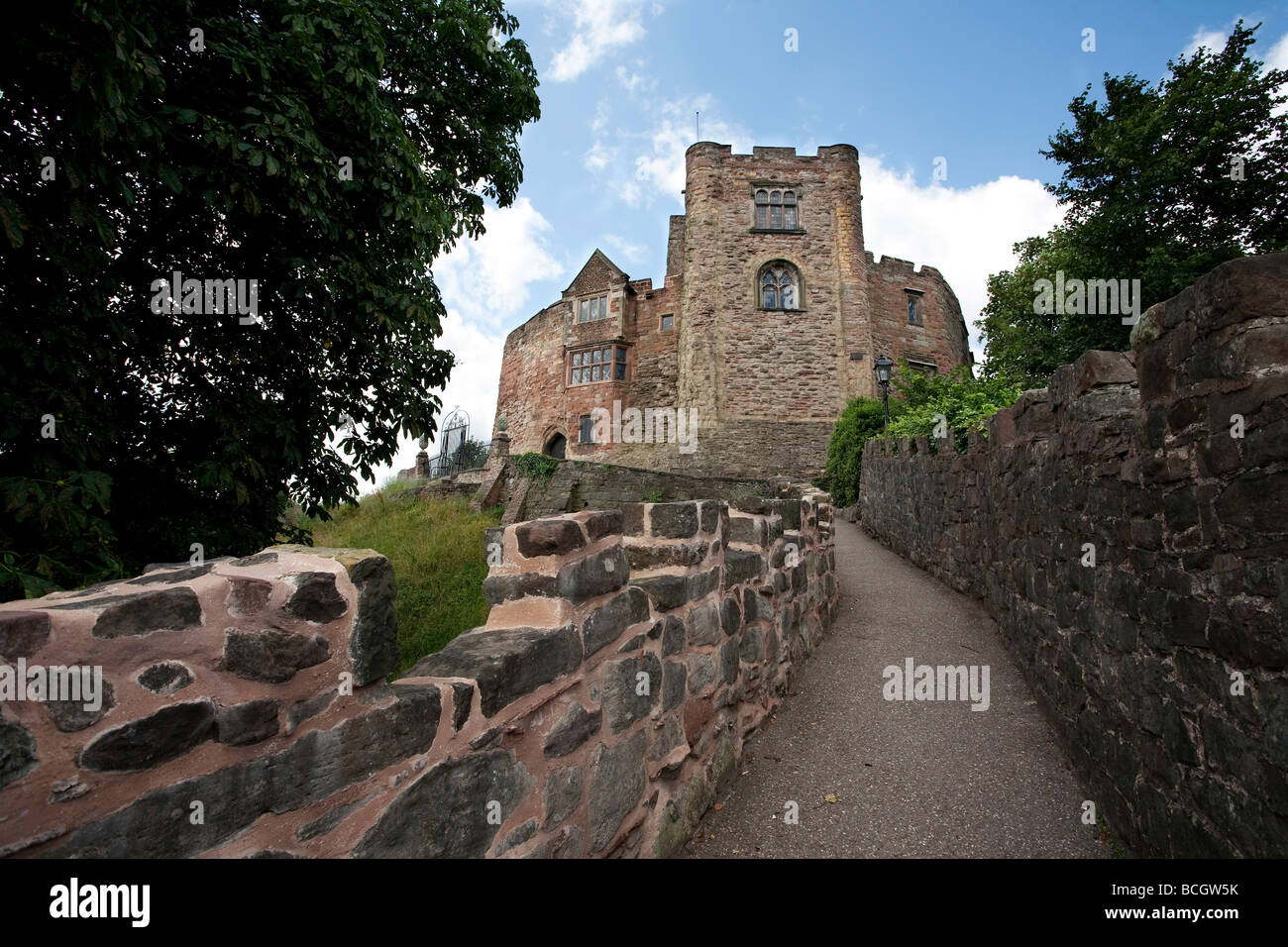 footpath leading up to Tamworth Castle in England Stock Photo - Alamy