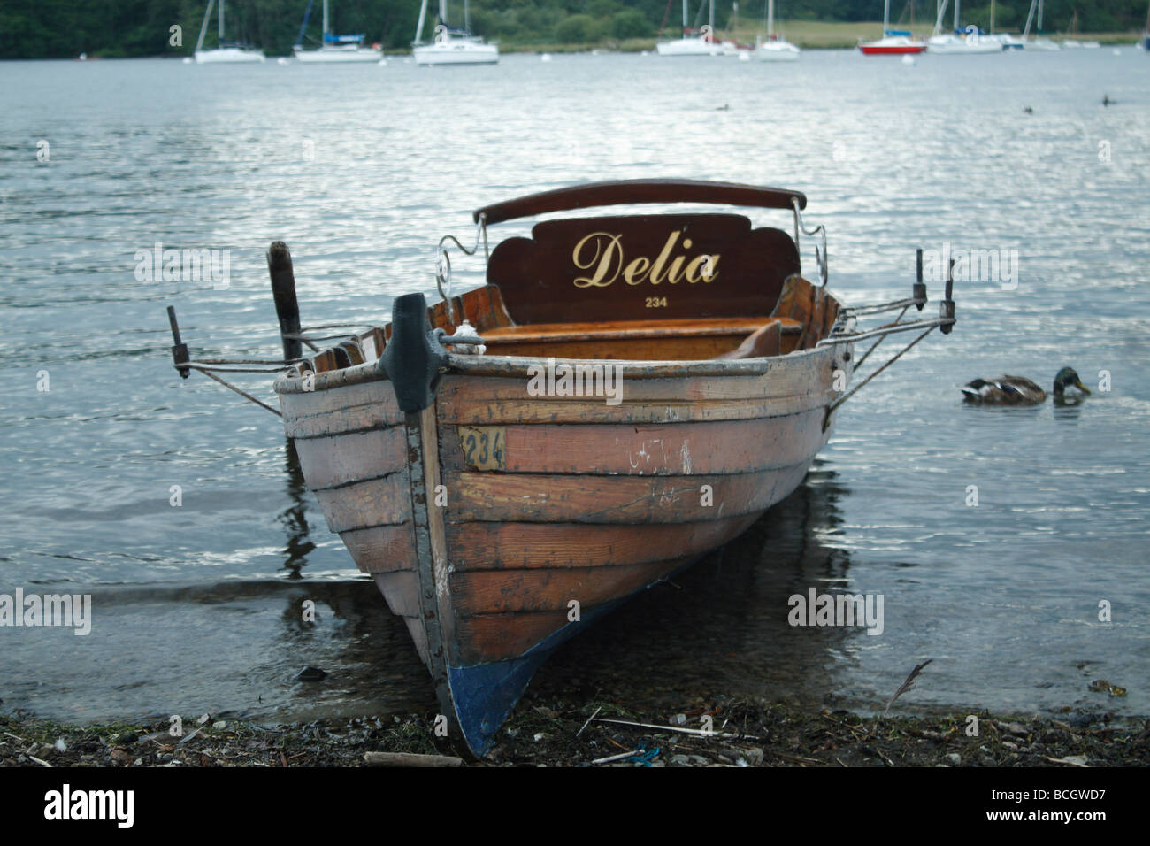 rowing boat lake windermere lake distict uk Stock Photo - Alamy