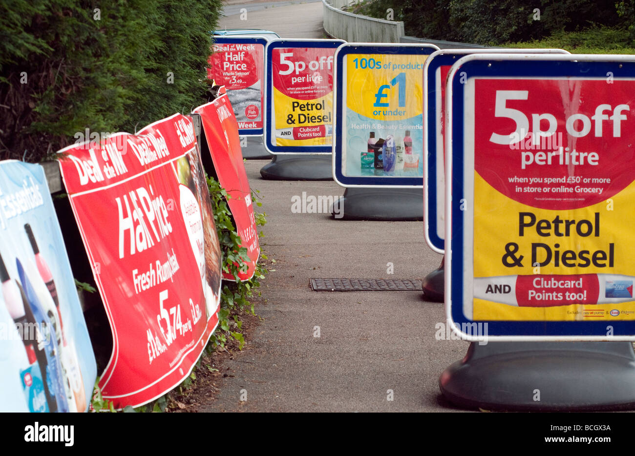Pavement advertising hi-res stock photography and images - Alamy