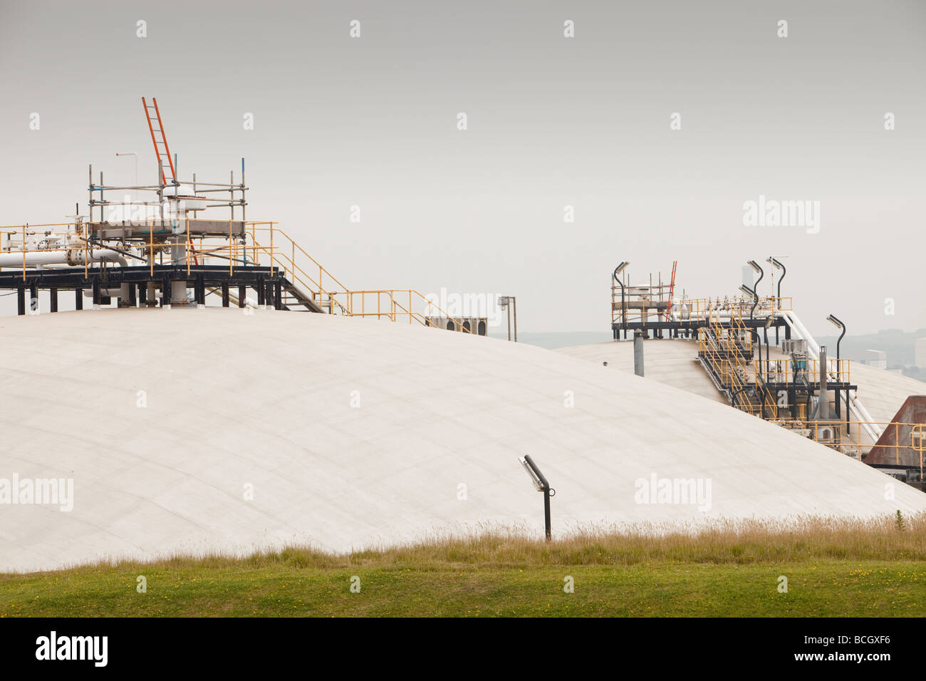 Gas storage tank uk hi-res stock photography and images - Alamy