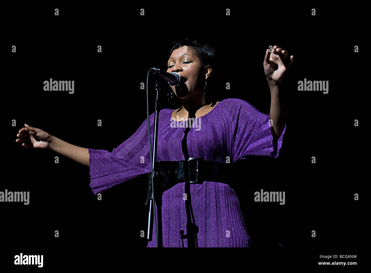 terri walker singing live at birmingham town hall 2007 terri walker is ...