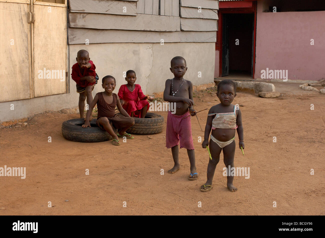 Children on street in Accra Ghana Stock Photo - Alamy