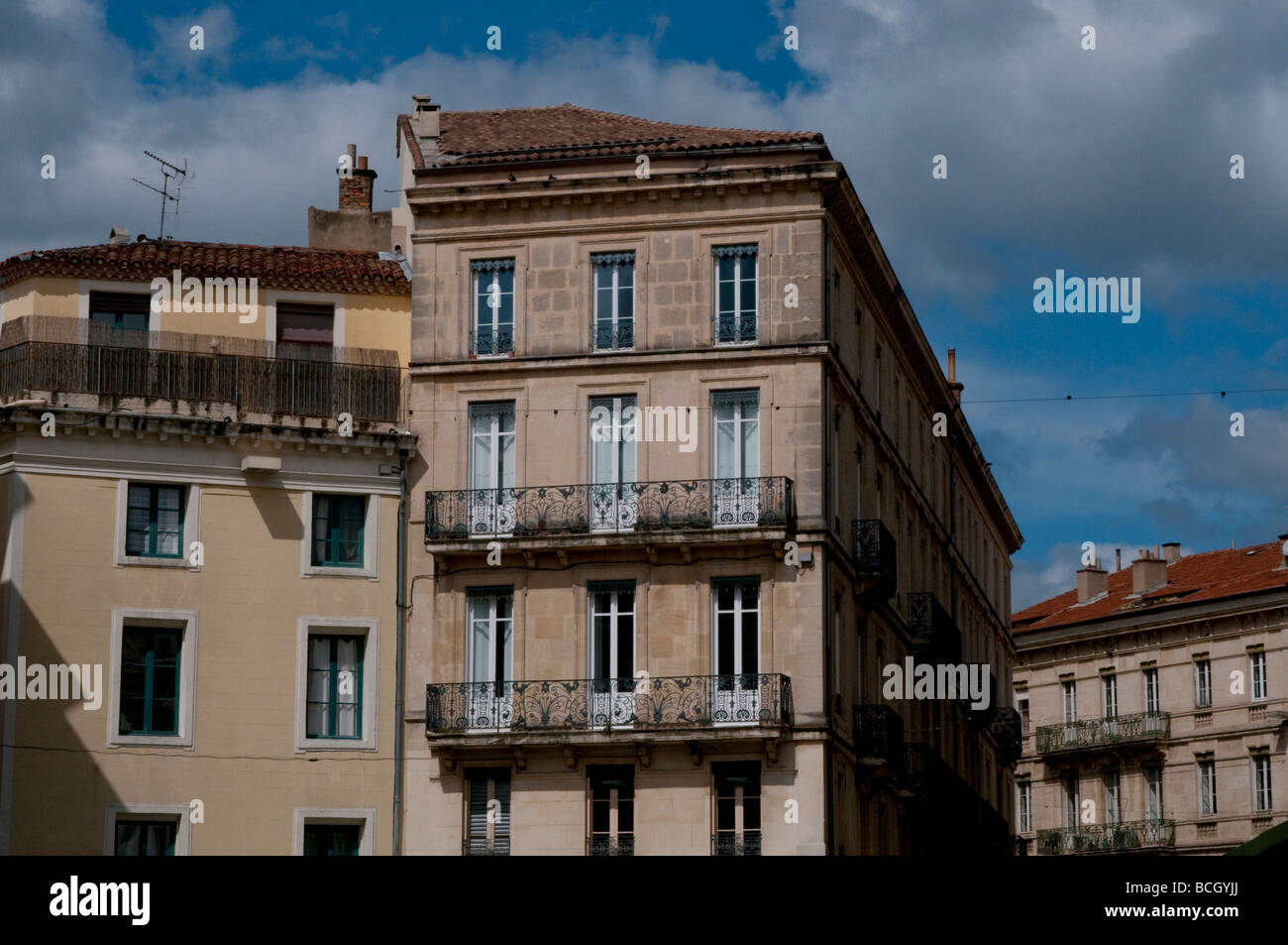Nimes old buildings hi-res stock photography and images - Alamy
