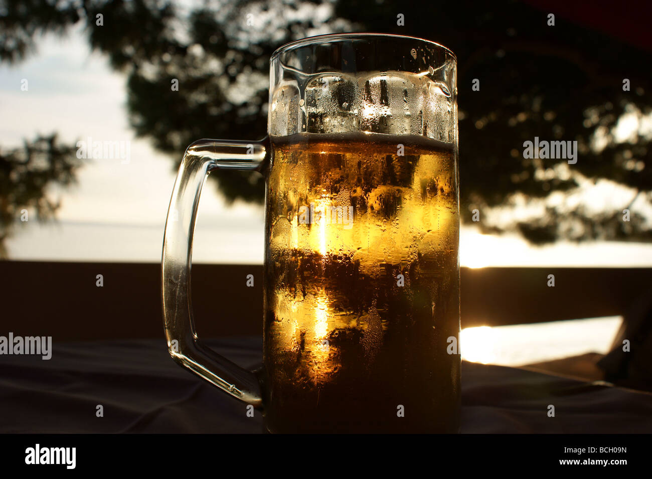 Beer beach cafe hi-res stock photography and images - Alamy
