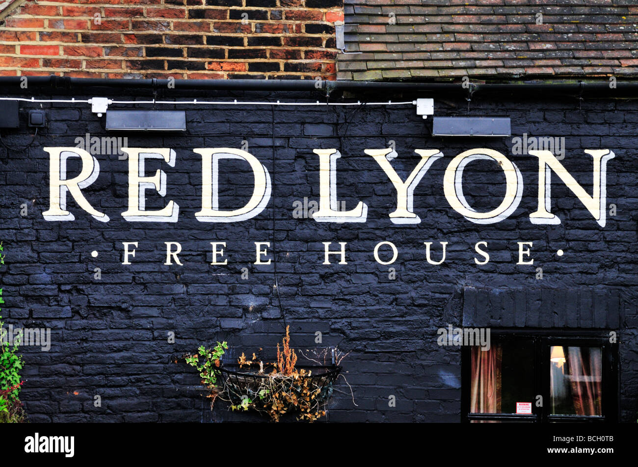 The Red Lyon Pub Restaurant, Hurley, Berkshire, UK Stock Photo - Alamy