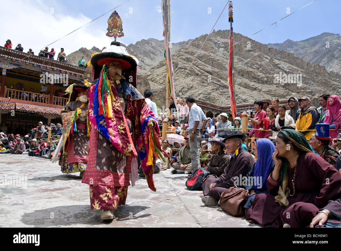 Buddhist monks dancing with traditional dress. Hemis Gompa festival ...
