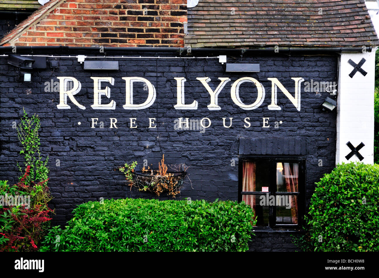 The Red Lyon Pub Restaurant, Hurley, Berkshire, UK Stock Photo - Alamy