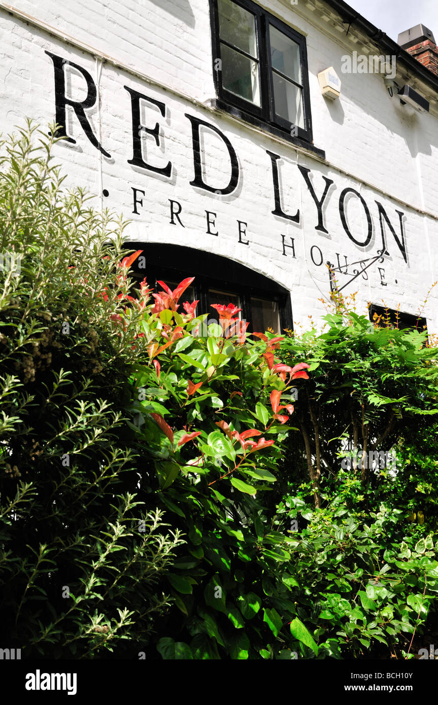 The Red Lyon Pub Restaurant, Hurley, Berkshire, UK Stock Photo - Alamy