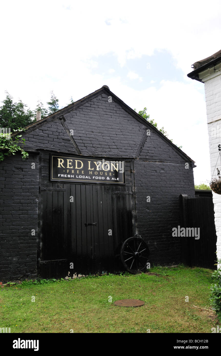 The Red Lyon Pub Restaurant, Hurley, Berkshire, UK Stock Photo - Alamy