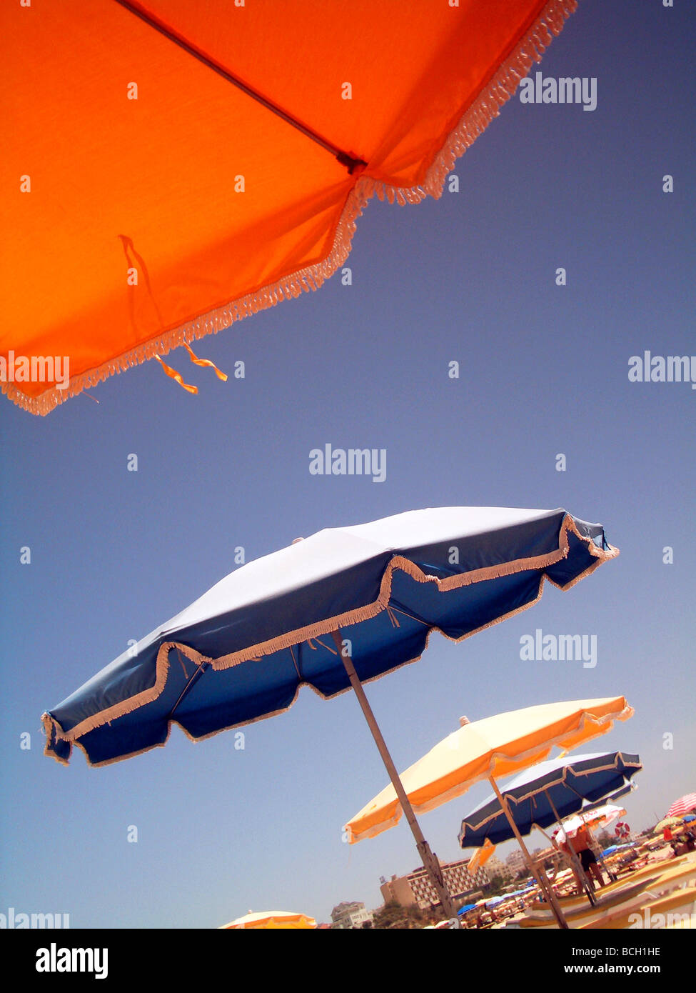 Sun umbrellas on a beach Stock Photo - Alamy